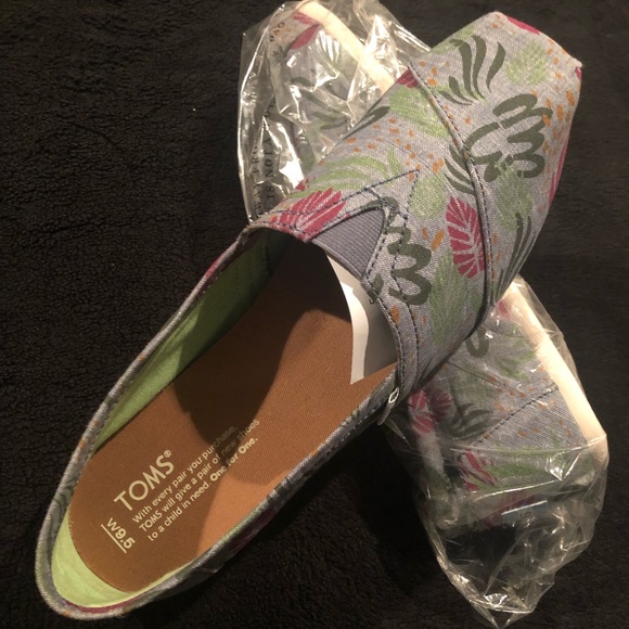 Toms | Shoes | Toms Multi Color Chambray | Poshmark